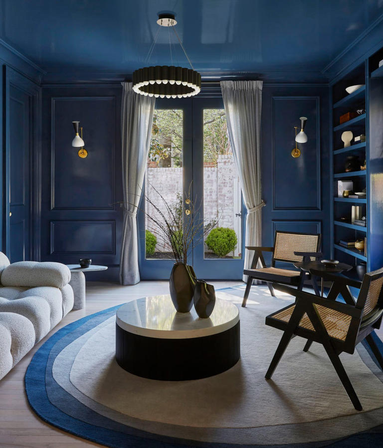These designer-approved tricks will maximize seating in any tiny living ...