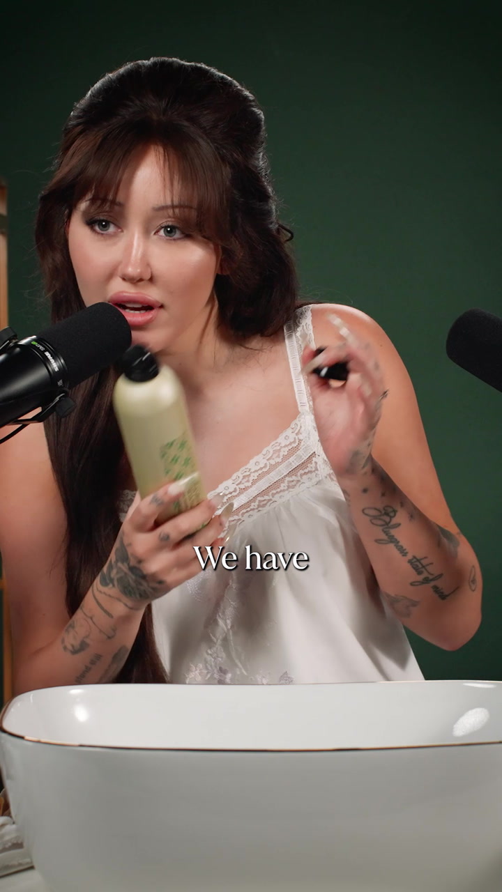 Noah Cyrus: "Amanda Bynes Is Iconic. Love Her"