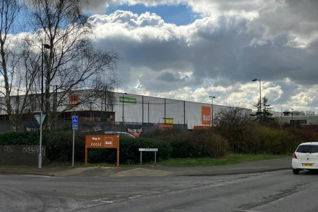 Plans to turn former B&Q site into new home store