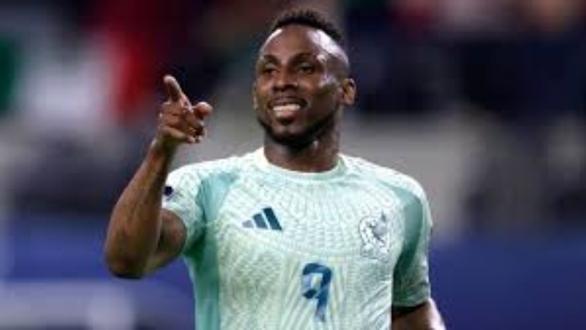 La reacción de Julián Quiñones tras ser borrado por Javier Aguirre de ...