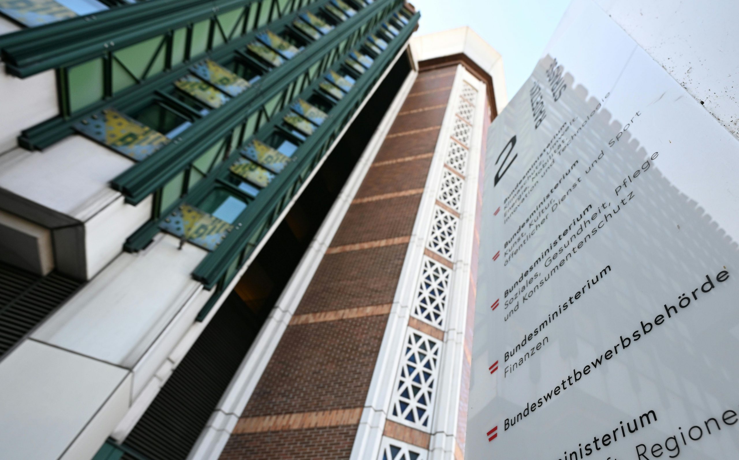 BWB: Admiral-Übernahme unter Auflagen genehmigt