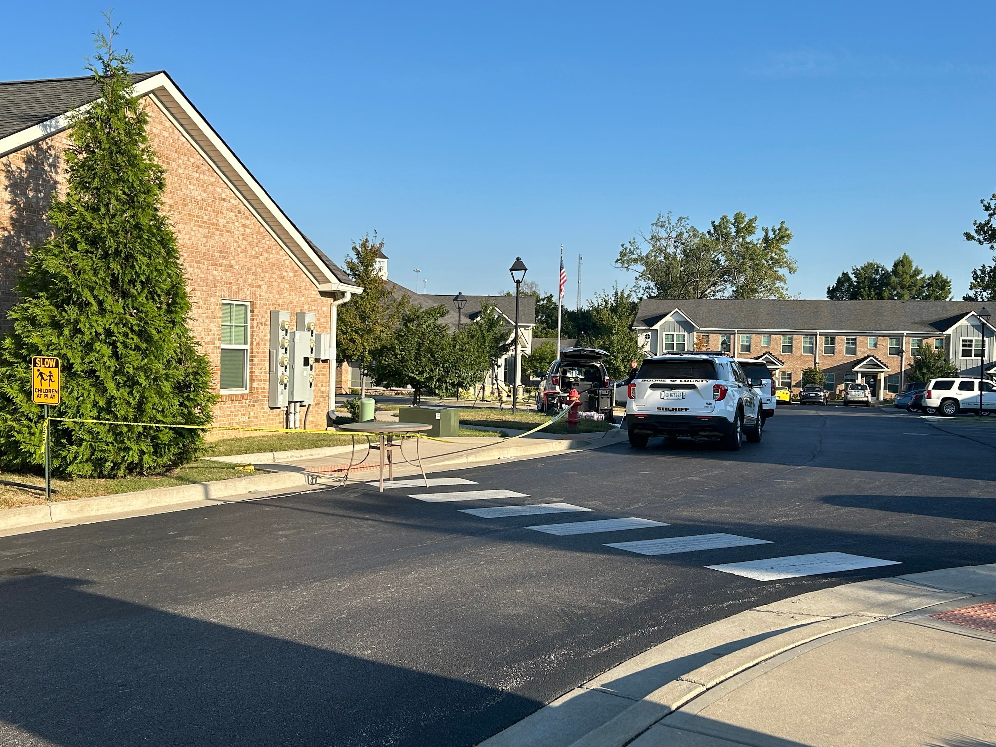 Deputies shot while serving warrant, suspect dead