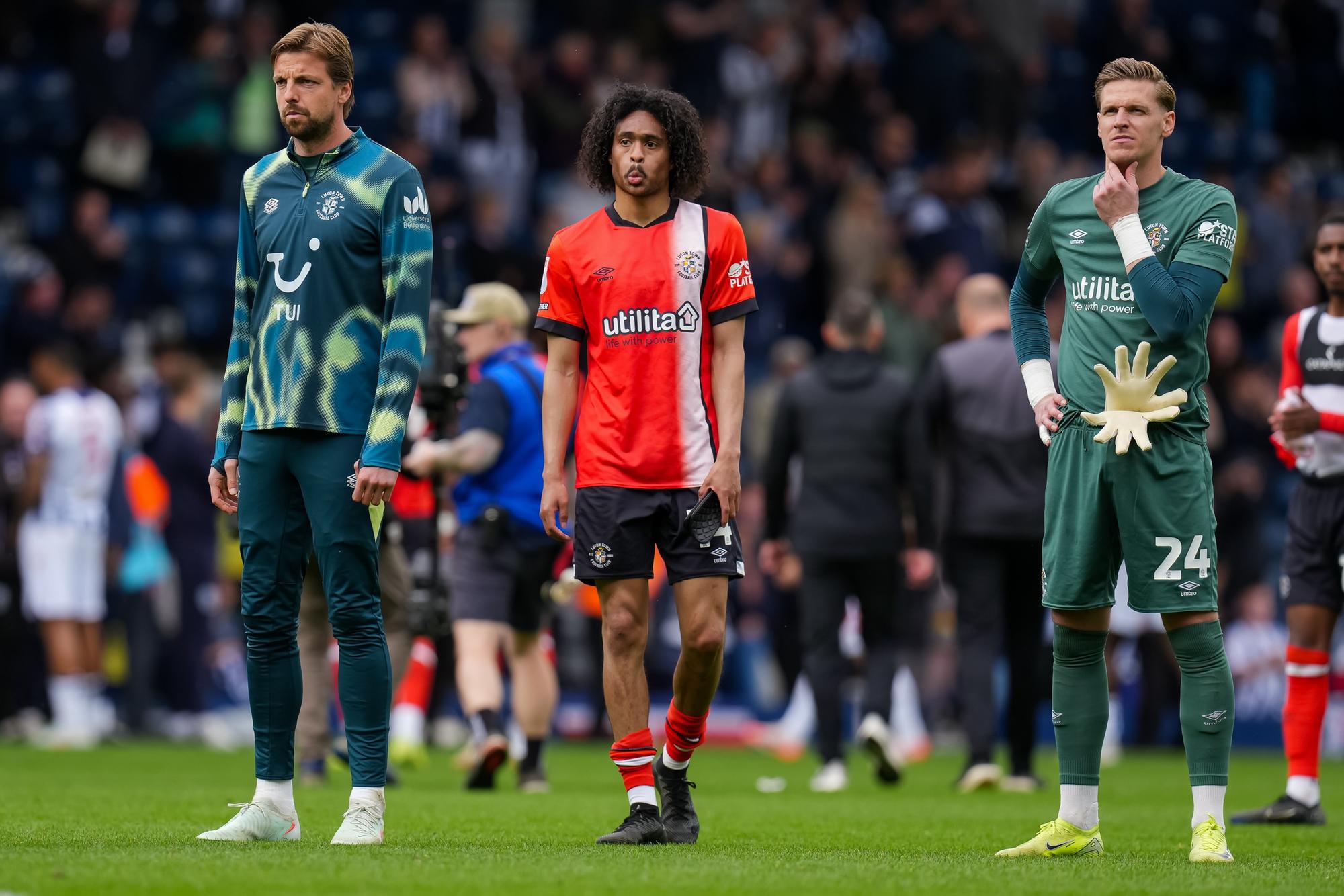 Luton sell ex-Manchester United winger to Sheffield United for an ...