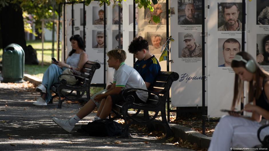 Ucrânia passa a permitir que homens jovens deixem o país