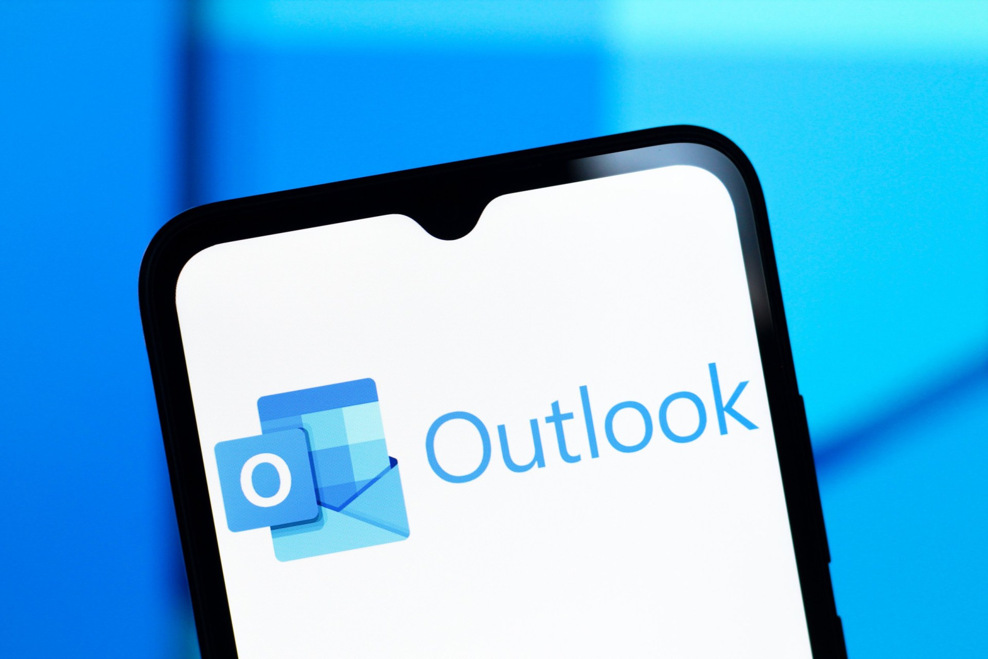 Microsoft Outlook outage disrupts emails for hundreds