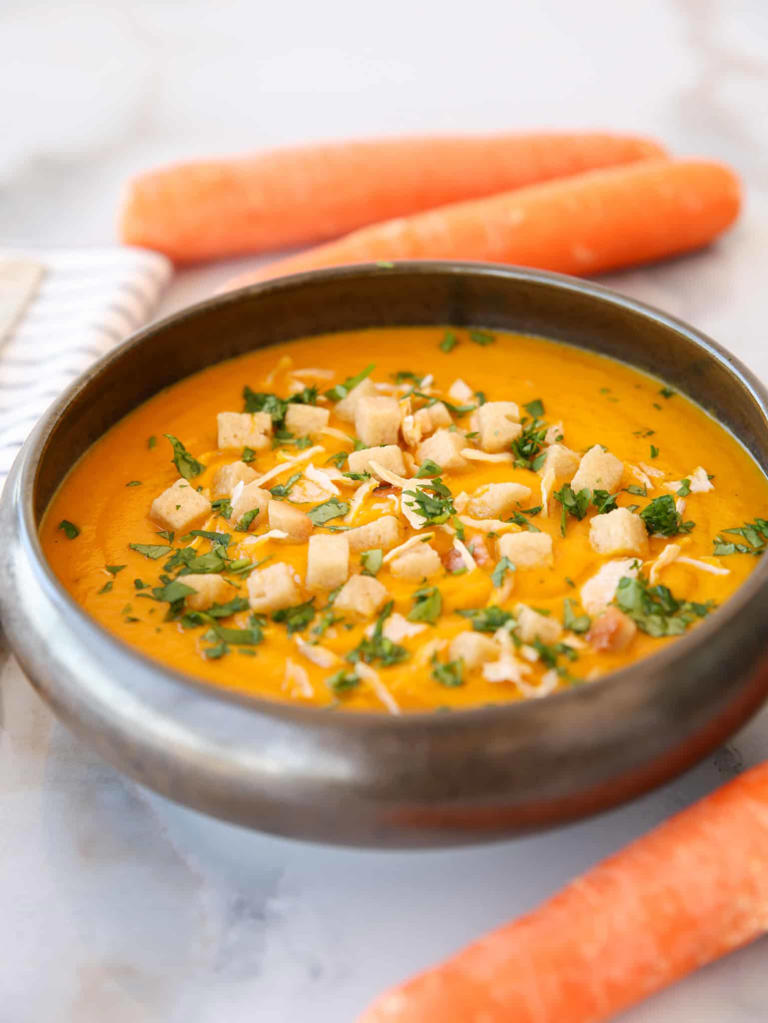 Easy Roasted Carrot Ginger Soup