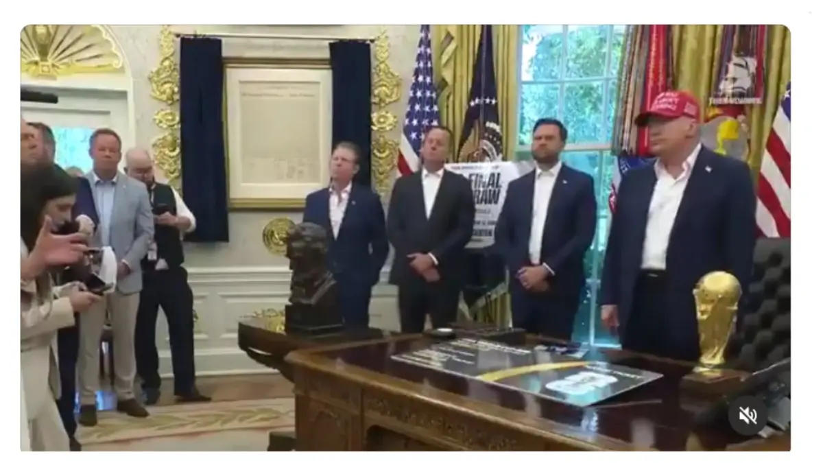 ‘This Must Not Be Overlooked’: Trump’s Desperate Ploy to Throw Clinton ...