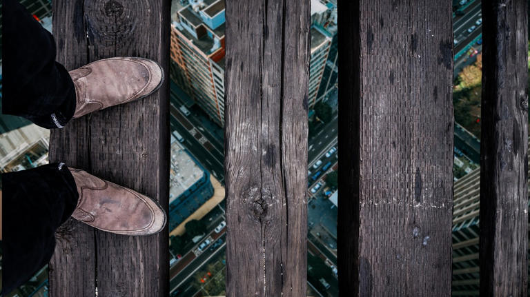 Acrophobia Explained Through the Science of Heights and Balance