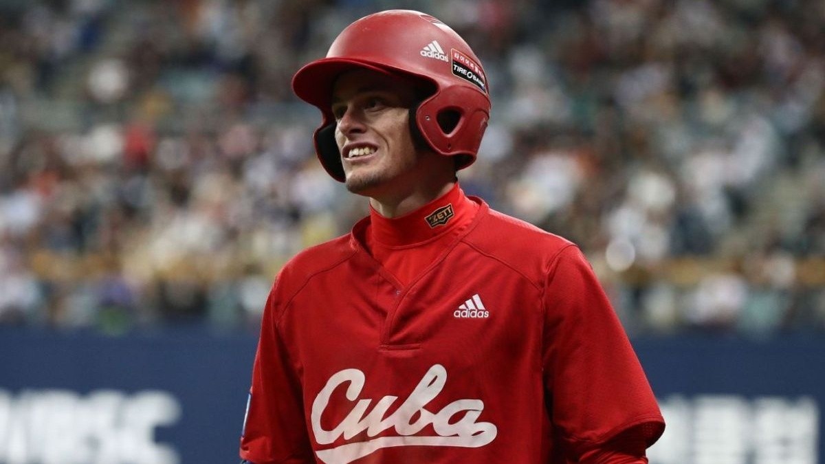 MLB: Cardinals Add Cuban Super Prospect César Prieto to Major League Roster