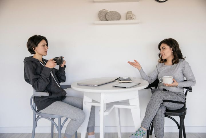 10 Signs A Friend May Not Be As Genuine As You Think