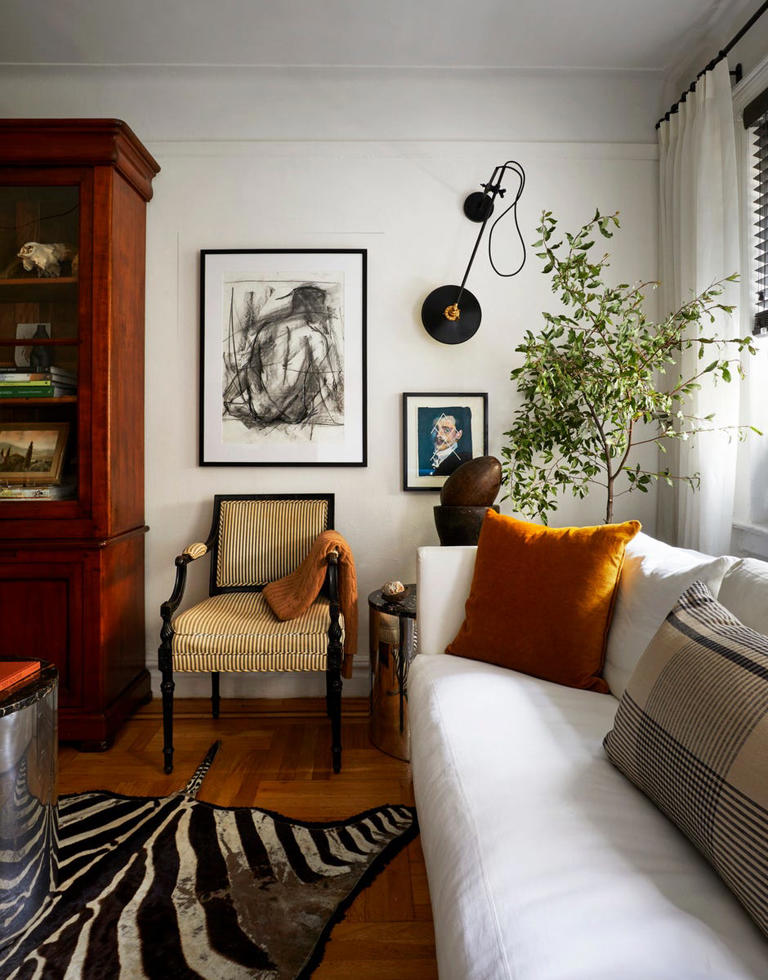 These designer-approved tricks will maximize seating in any tiny living ...
