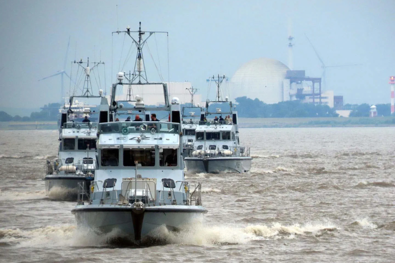 Tiniest ships in modern Royal Navy history that are "small but pack a ...