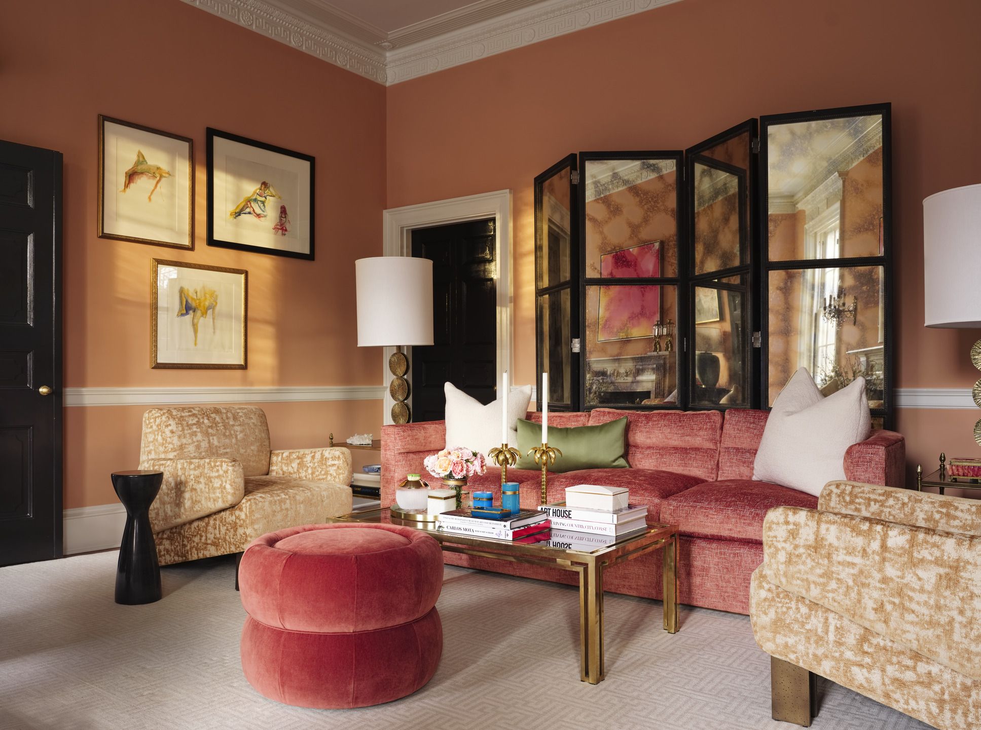 15 GENIUS Designer Tricks for Maximizing Seating in a Tiny Living Room