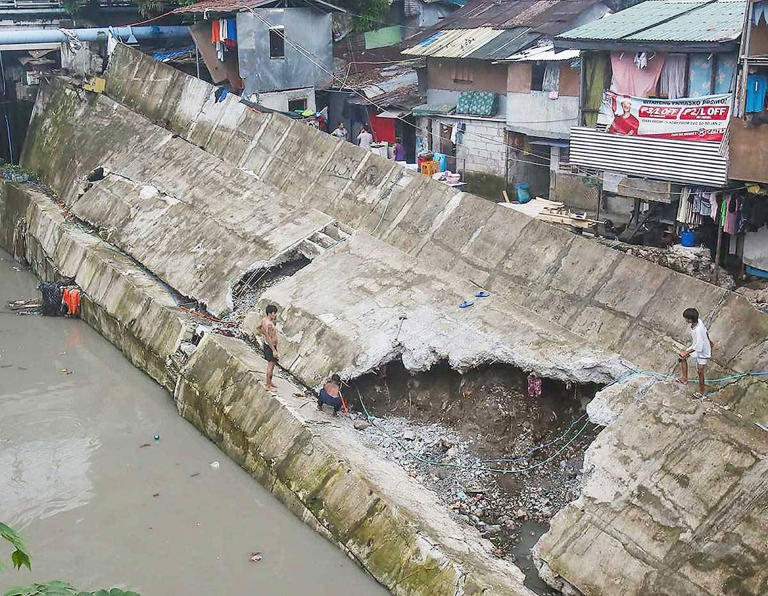 Bonoan freezes DPWH travel passes