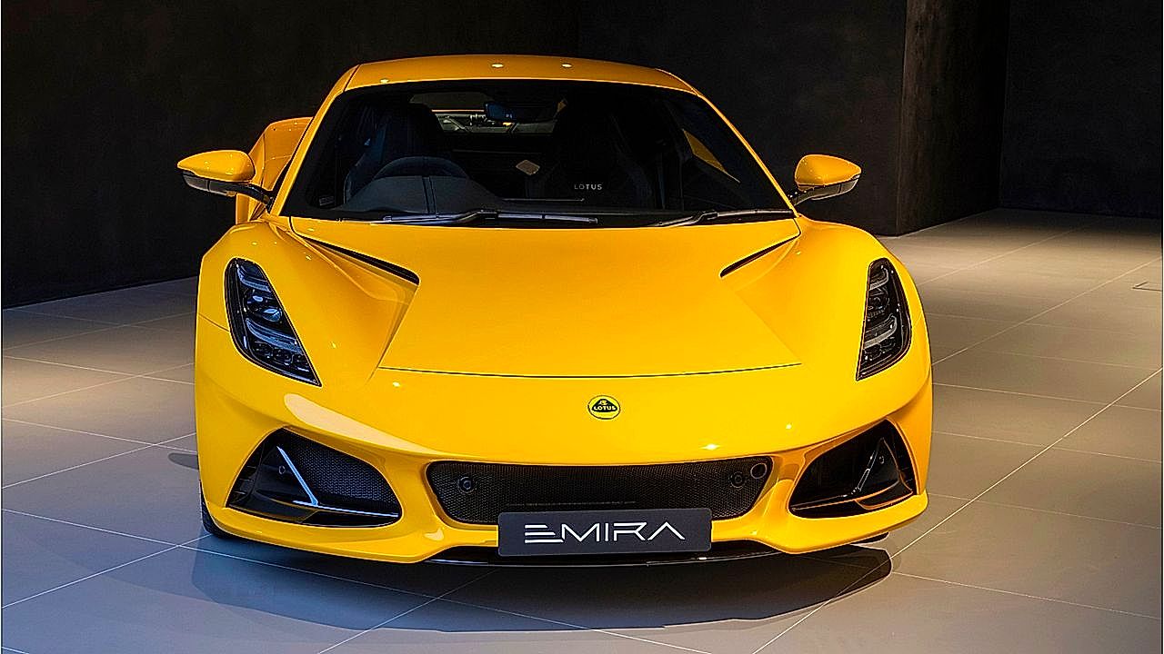 Lotus announces 550 job cuts at UK headquarters amid struggles