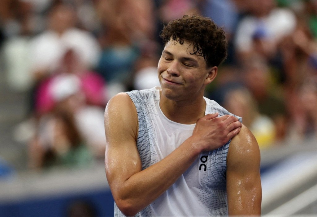 Ben Shelton retires from third-round match with injury in US Open crusher