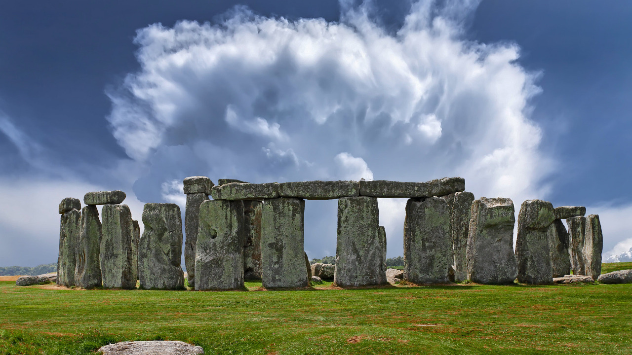 Giant Stonehenge site uncovered, ten times larger than known
