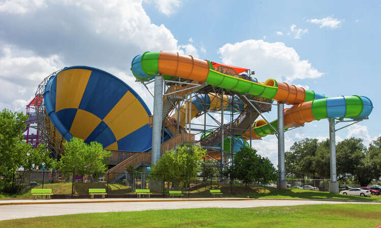 Houston water parks winding down summer operations. Here is when they ...