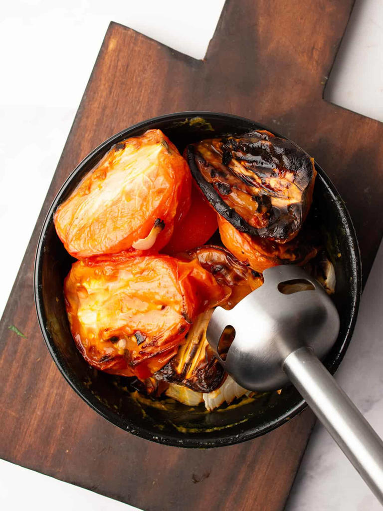 Roasted red pepper and tomato soup