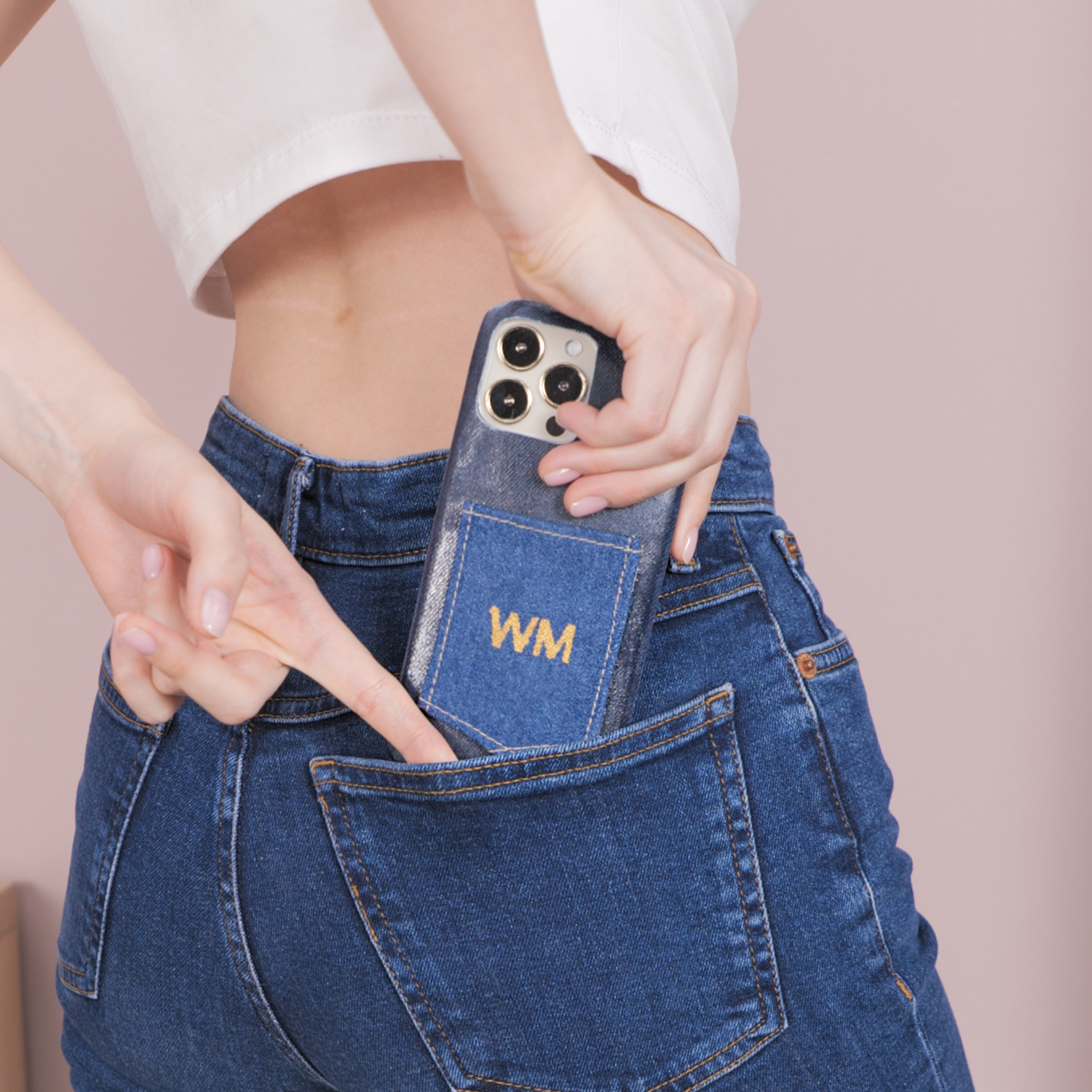 Homemade epoxy resin and jeans case for your smartphone