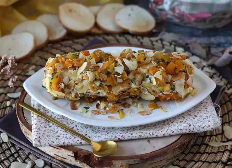 Cream cheese log with apricots and almonds: the perfect party appetizer!