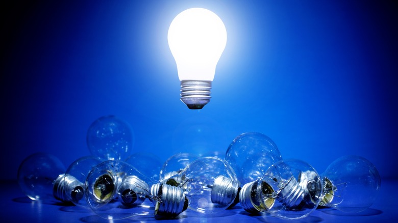 This Is Amazon's Best Alternative To Expensive Smart Light Bulbs ...