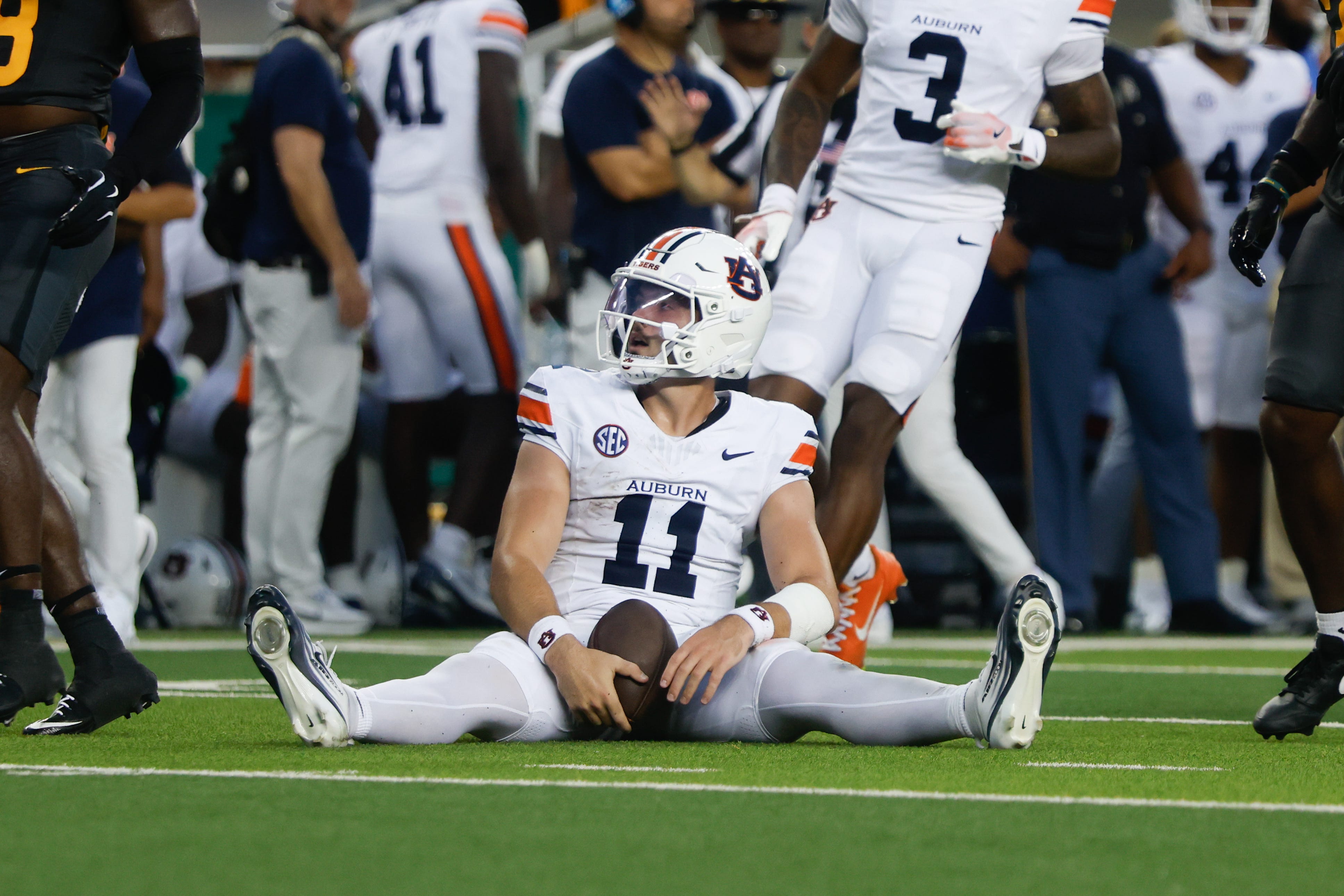 Jackson Arnold scores pivotal late touchdown for Auburn football vs ...