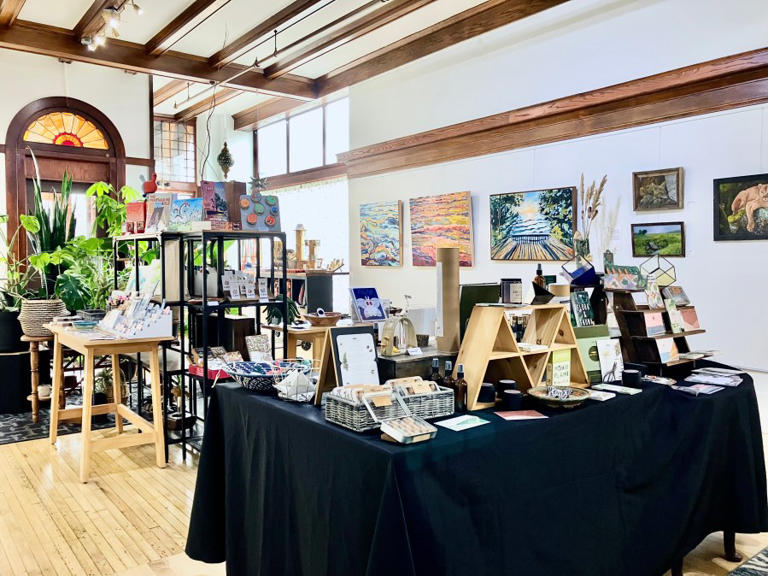 Grand Rapids gallery hosts cat themed art show, scavenger hunt