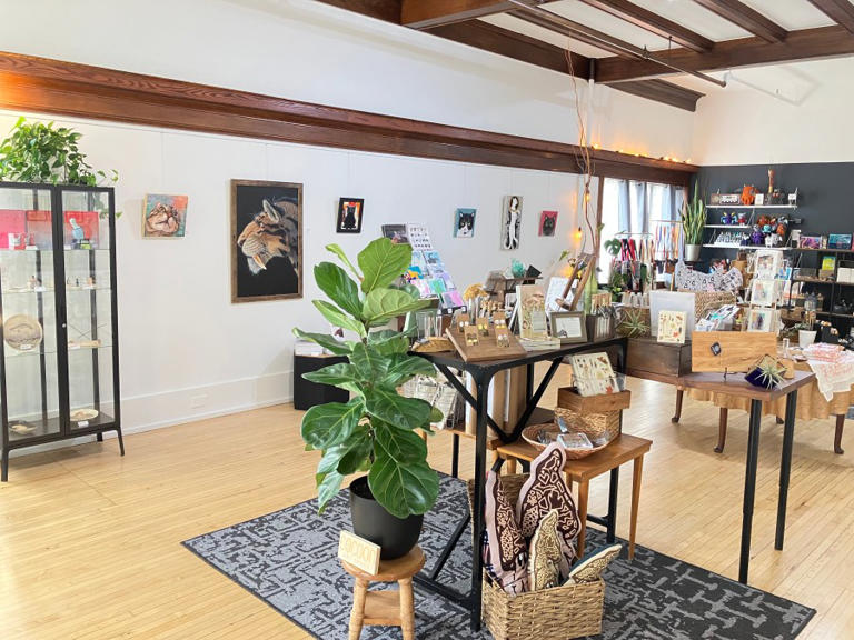 Grand Rapids gallery hosts cat themed art show, scavenger hunt