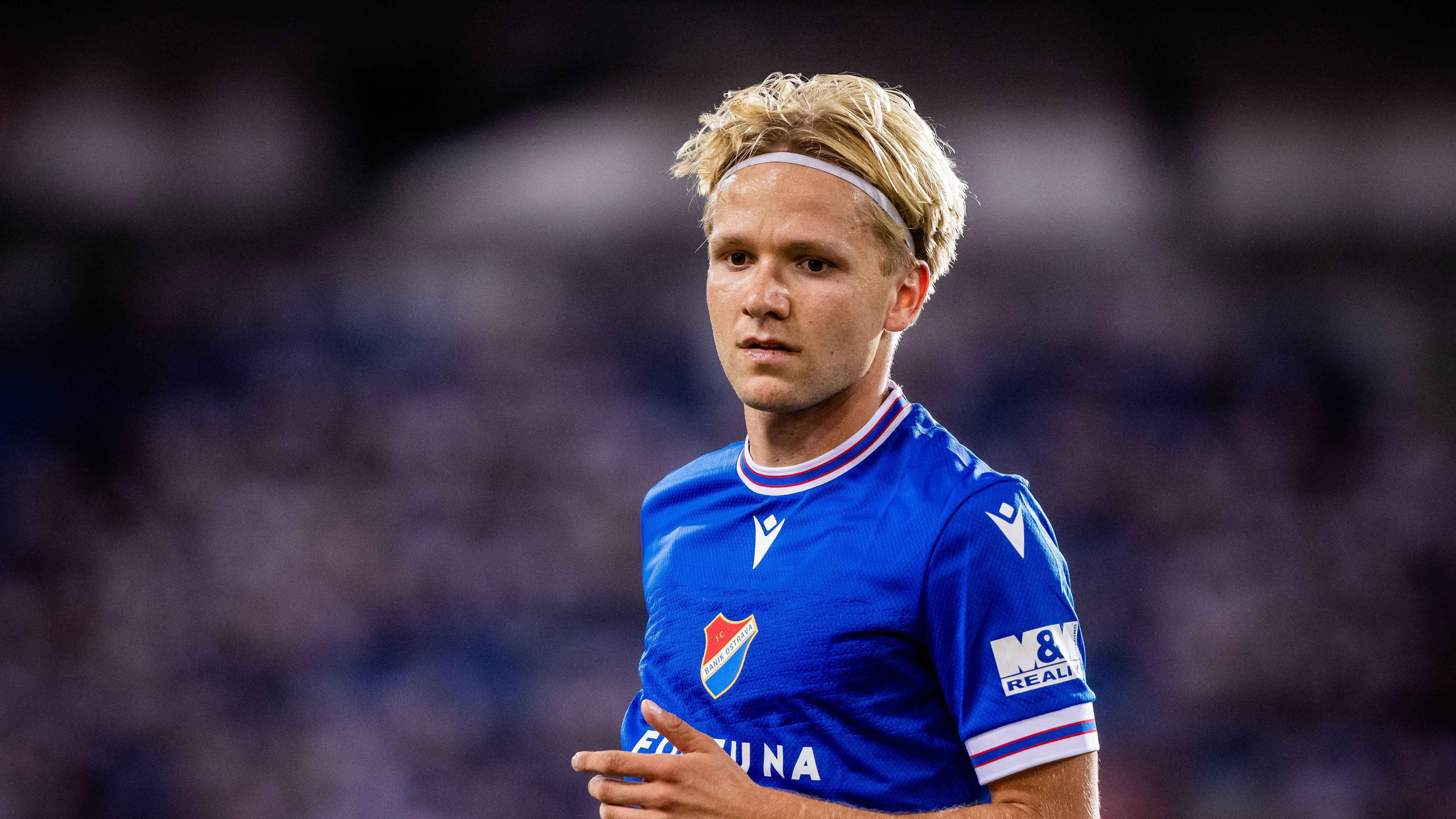 AZ legt 4 miljoen euro neer en presenteert Tsjechisch international