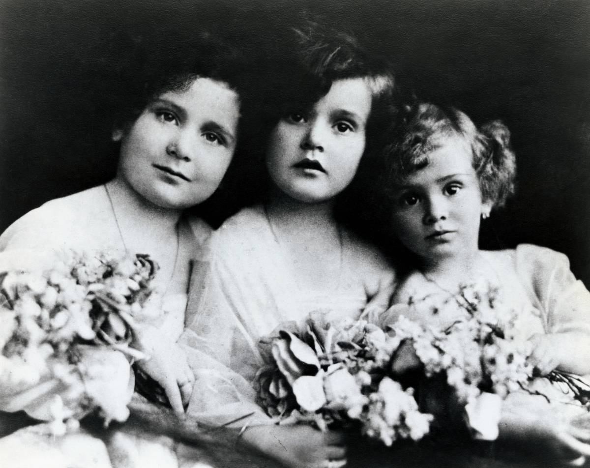 The socialite sisters who conquered 1950s Hollywood