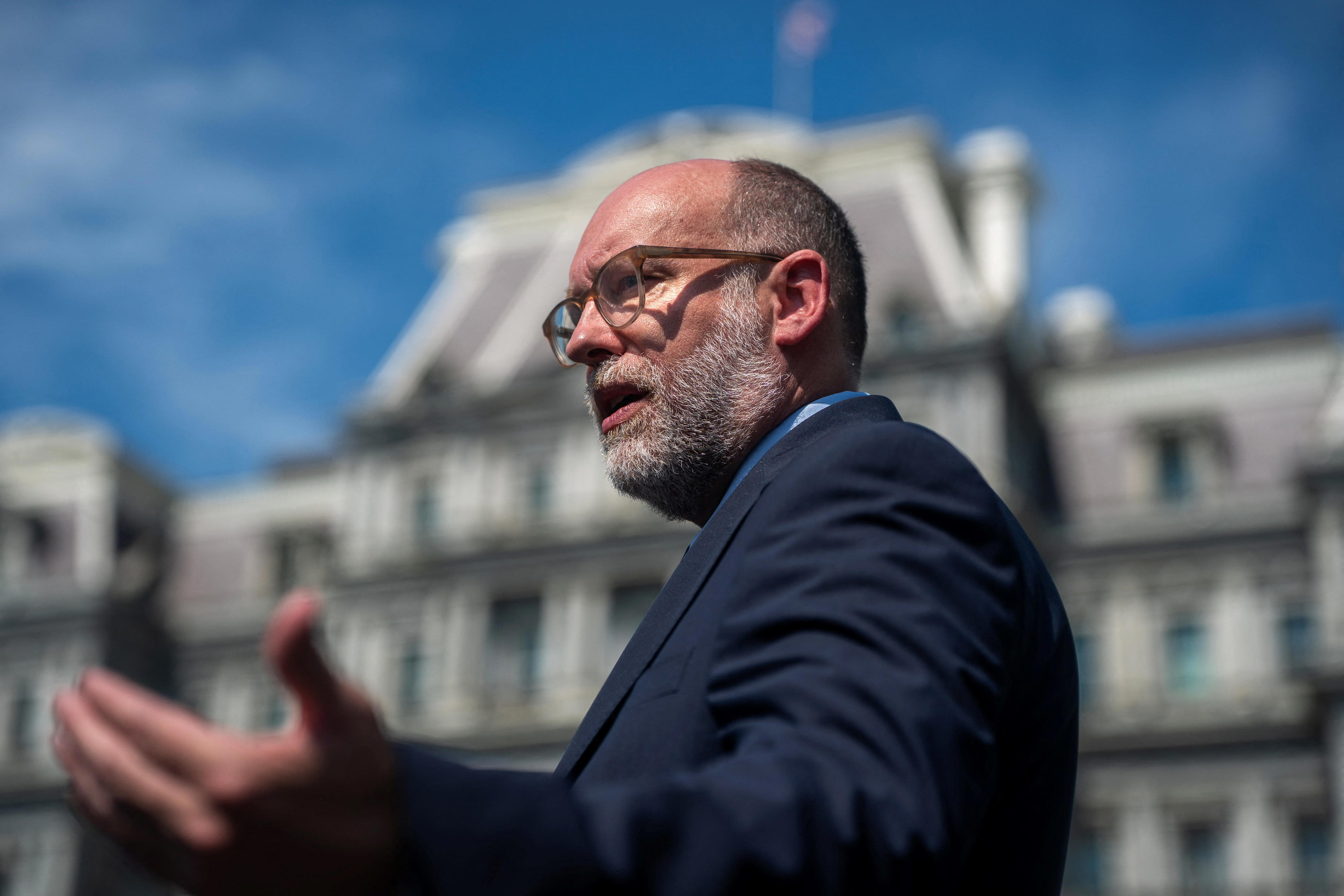 Federal workers' tough year has seen DOGE, government shutdown. Now ...