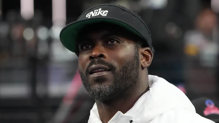 Michael Vick reflects on his debut says "we can't win like that"