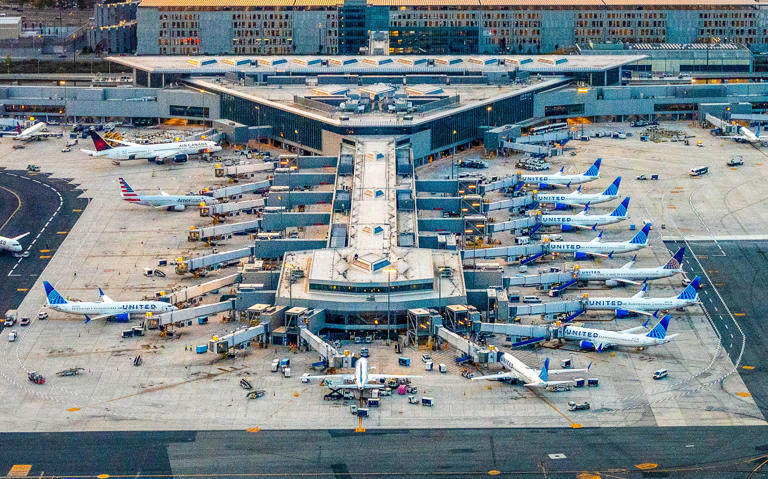 US Homeland Security secretary changes threat to ban flights at United ...