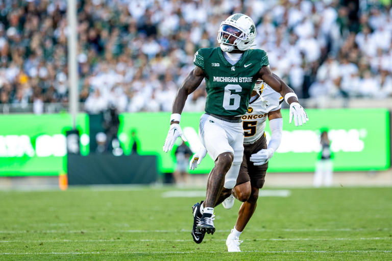 Michigan State starts fast, downs Western Michigan in season opener