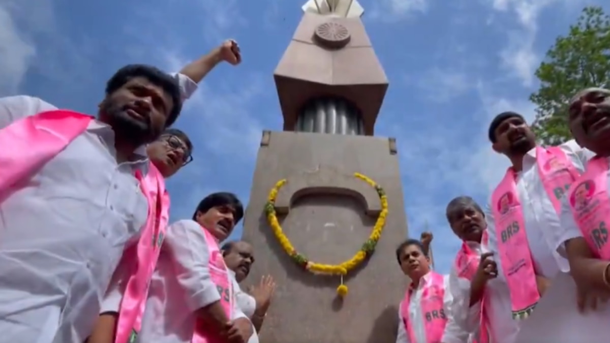 Telangana: BRS Stages Protest With Empty Urea Bags At Gun Park, Accuses ...