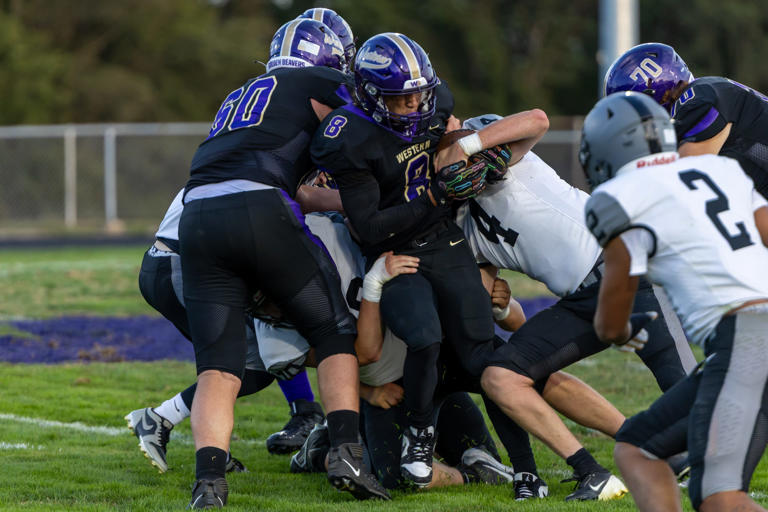 Beaver Valley high school football roundup: Wyatt Sparbanie puts ...