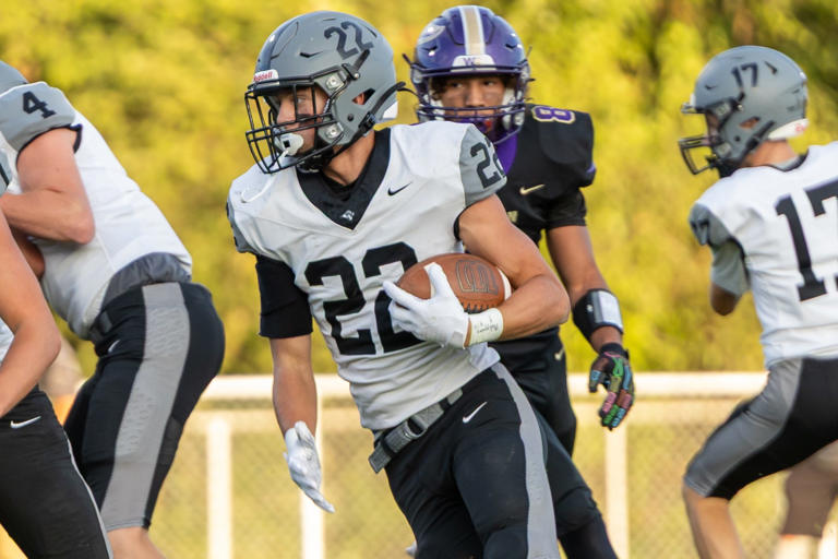 Beaver Valley high school football roundup: Wyatt Sparbanie puts ...