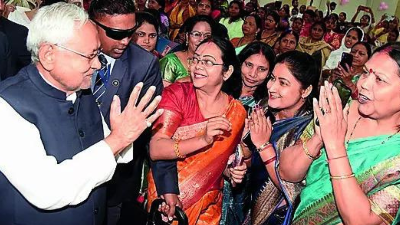 Bihar polls: One woman in every family in state to get Rs 10k for self ...