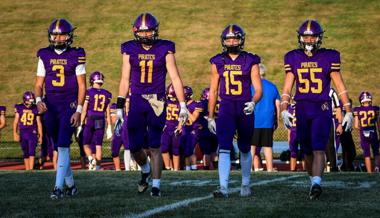 Palisades football shuts down Saucon Valley to reclaim Bicentennial Trophy