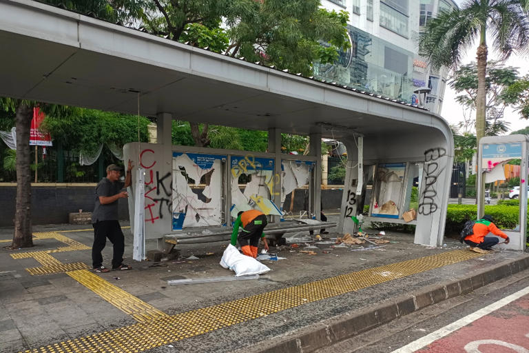 Penampakan Halte Transjakarta & Stasiun MRT usai Kericuhan Jumat (29/8)