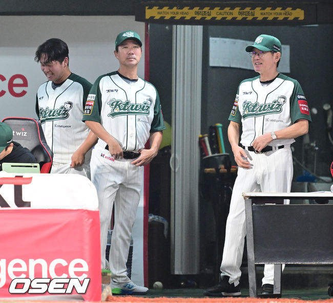 "정우주만 있는 게 아니다" 1군 데뷔전 1.1이닝 3K 무실점…패색 속 빛난 신인 박건우, 감독까지 웃게 했다 [박준형의 ZZOOM]