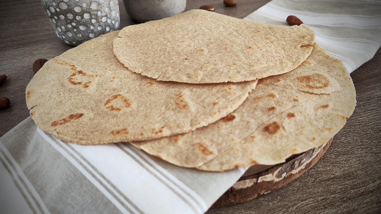 Piadina keto veloce con 3 ingredienti: ricetta vegana!