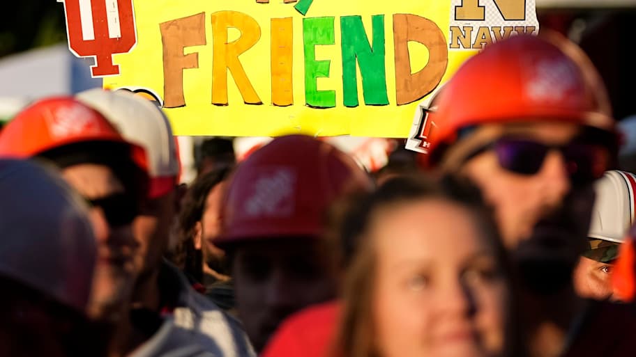 Best ESPN College GameDay signs for Lee Corso's final show