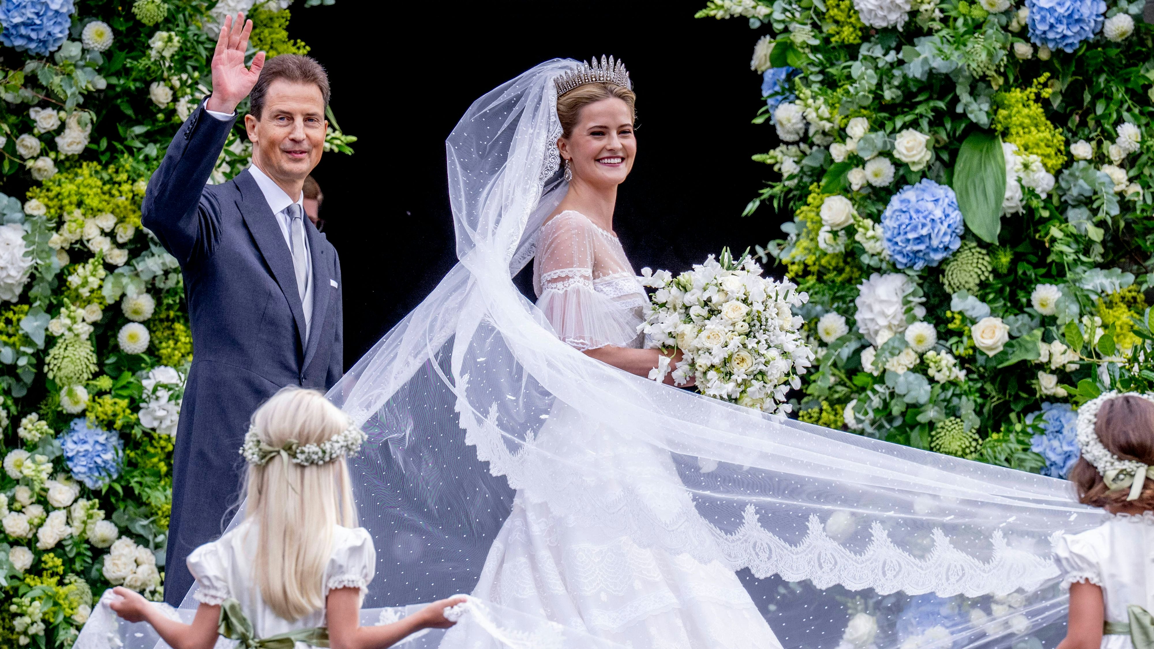 Mit Wiener Diadem! Prinzessin Marie Caroline sagt JA