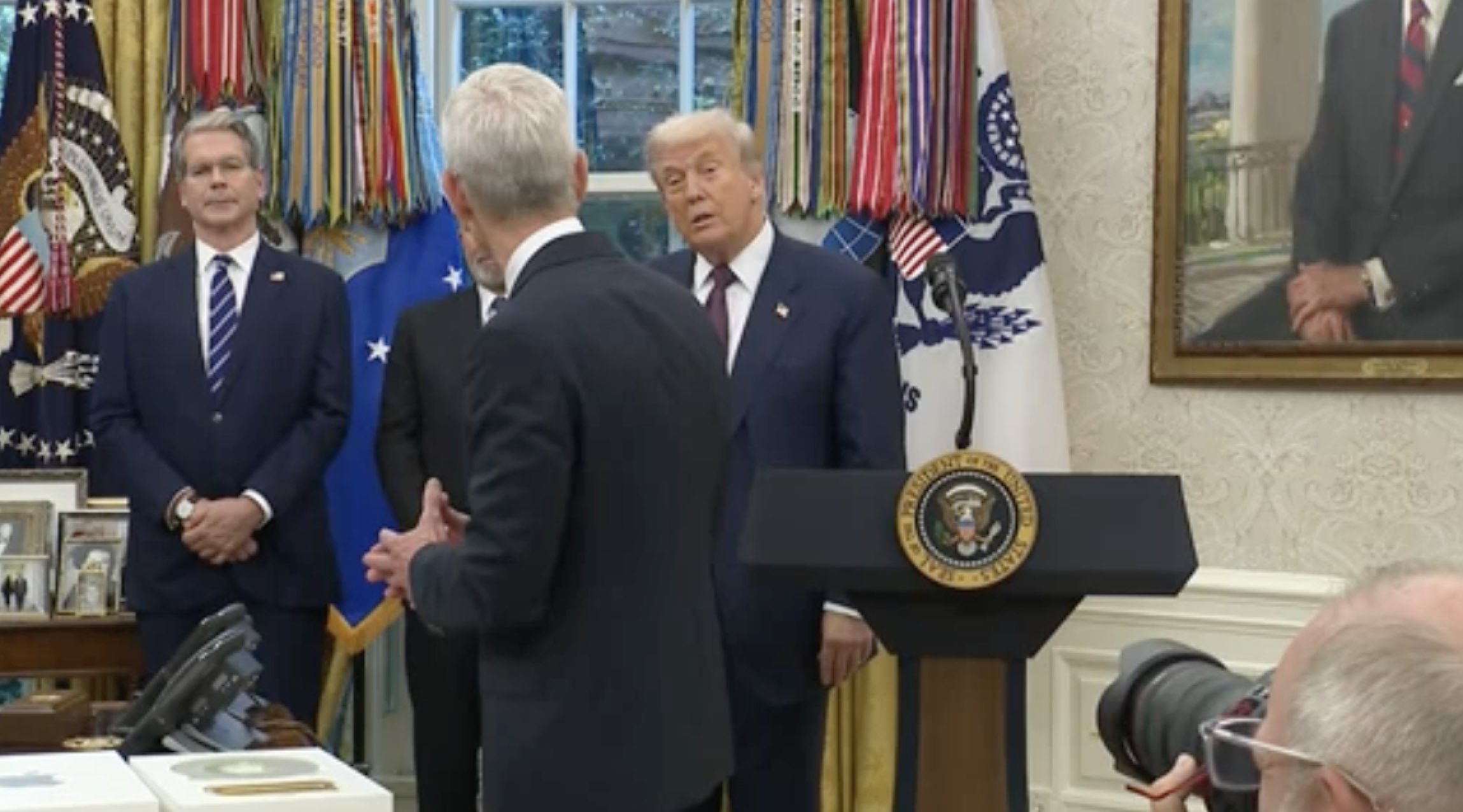 'Isn't That Nice?': Trump Receives 24K Gold Plaque From His Billionaire ...