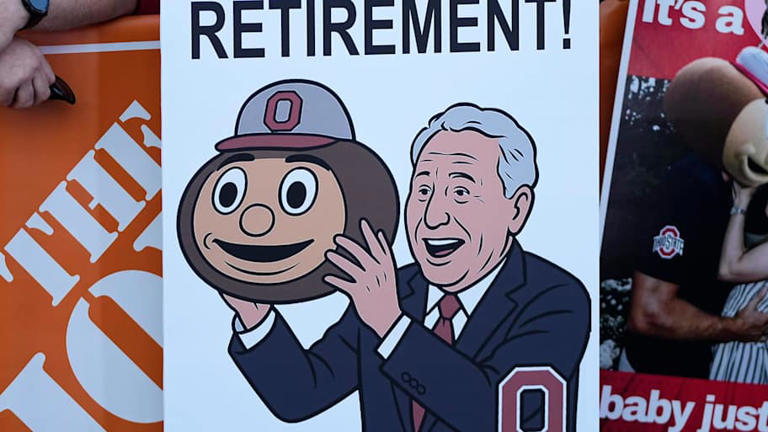 Best ESPN College GameDay signs for Lee Corso's final show