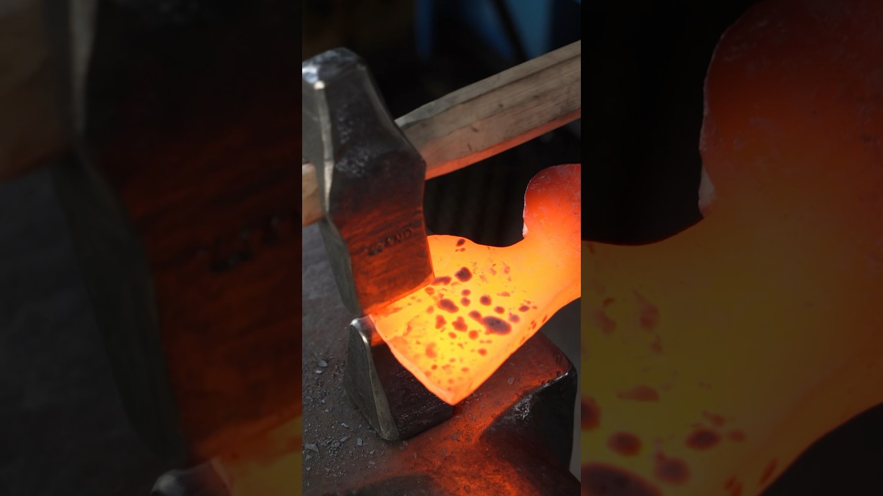 Drawing out steel with top & bottom fullers 🧰