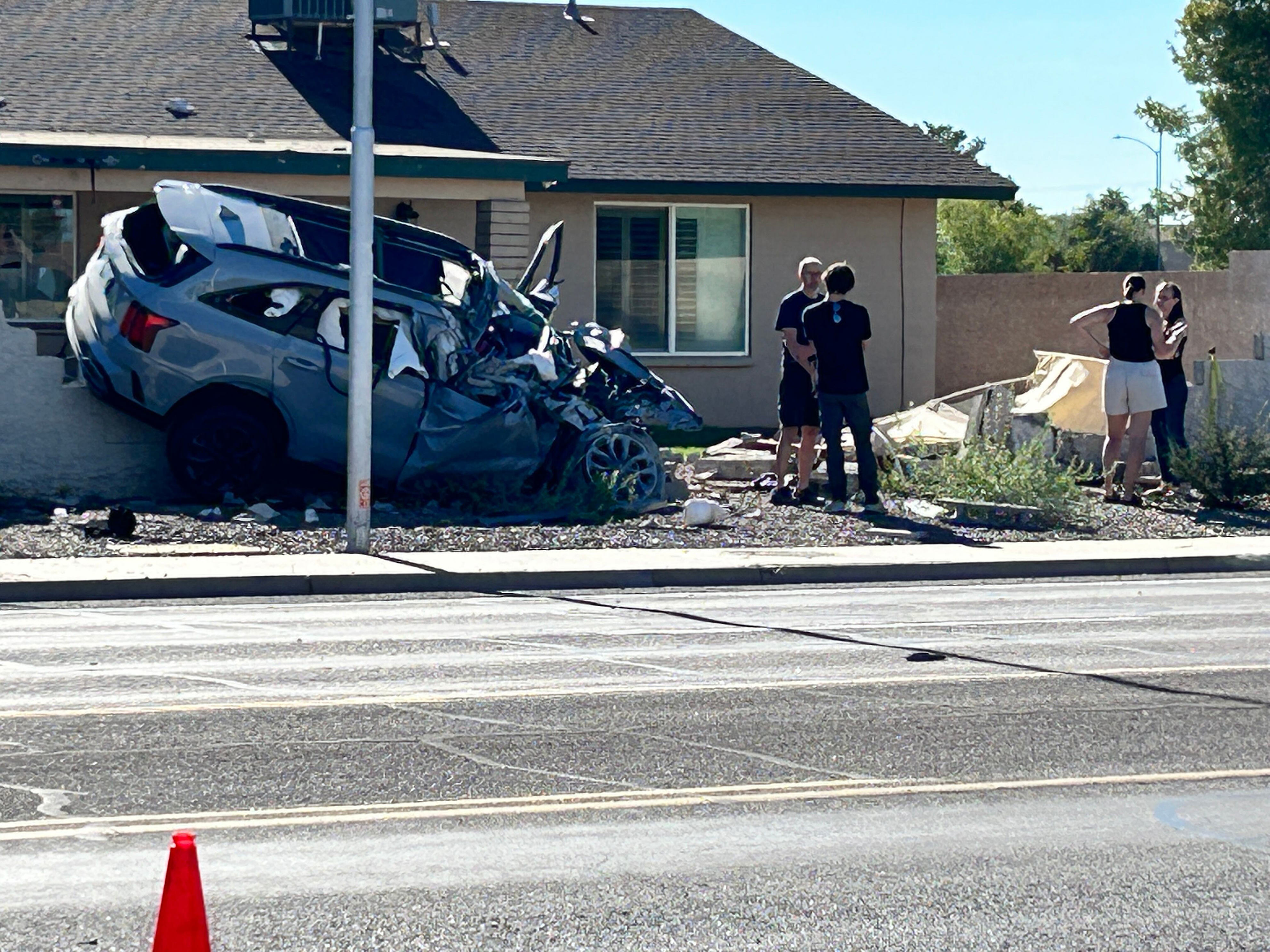 1 dead after car crashes into block wall in Mesa