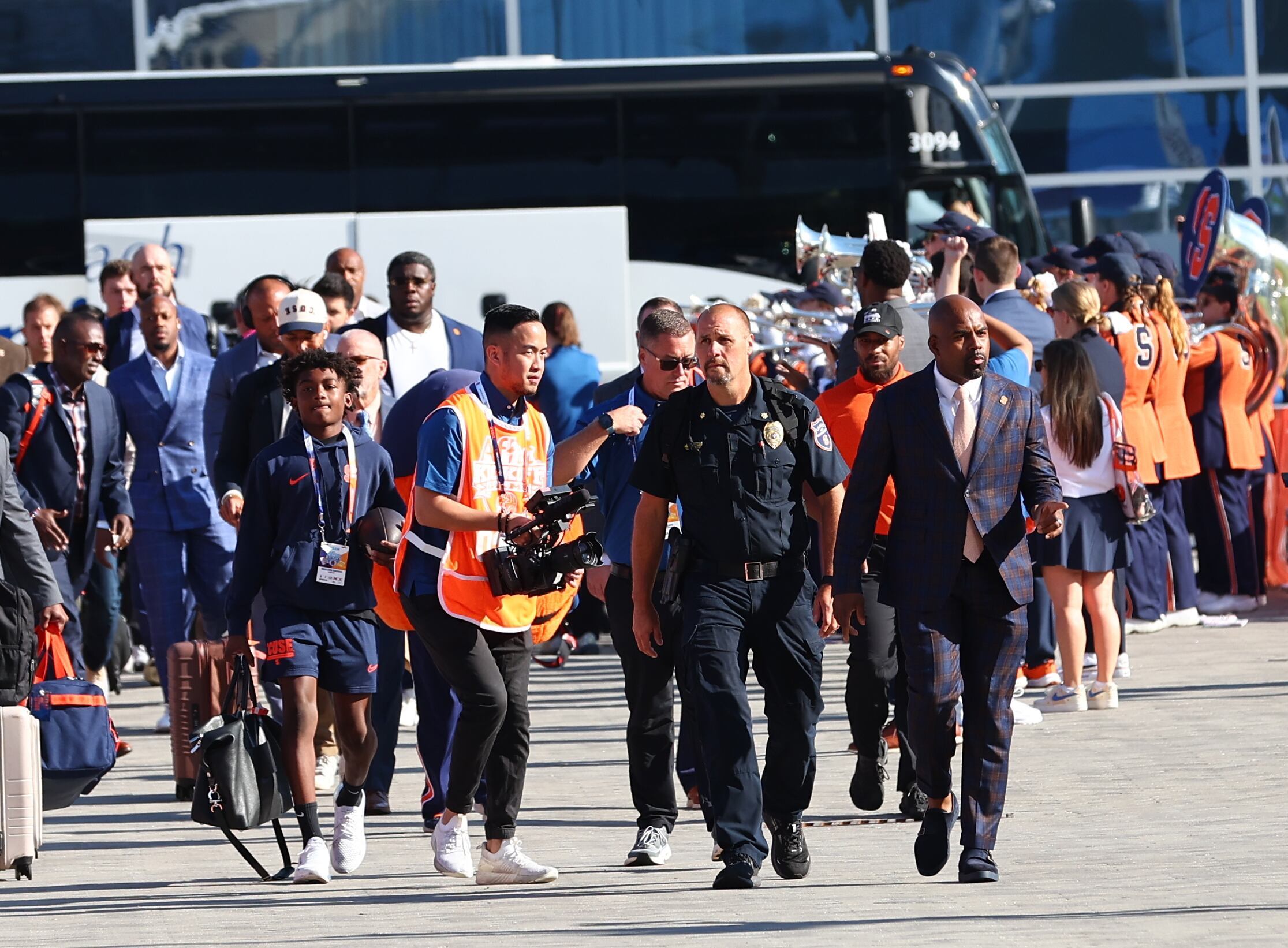 Syracuse football depth chart vs. Tennessee: Freshman linebacker wins ...